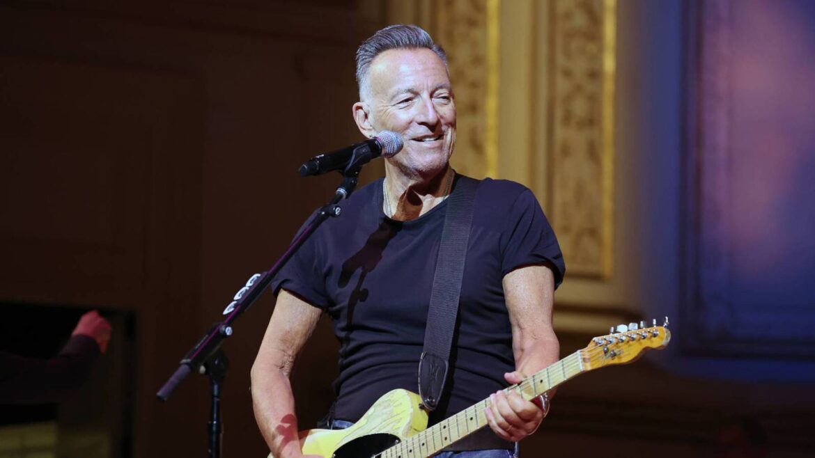 Bruce Springsteen Reveals Completion of Latest Solo Album - Yve-Style.com